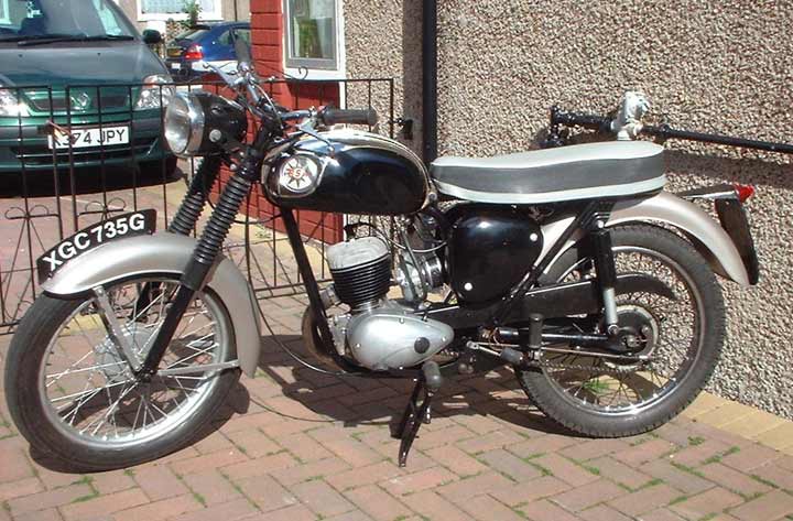 The BSA 175 at MotorBikeSpecs.net, the Motorcycle Specification Database