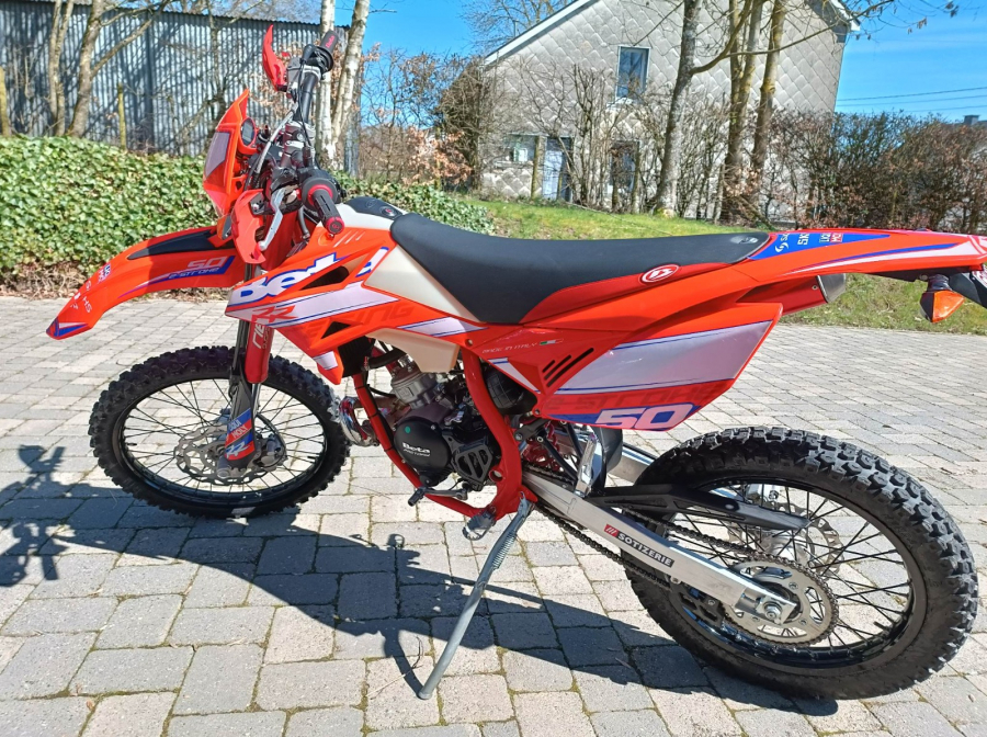 The Beta 50 at MotorBikeSpecs.net, the Motorcycle Specification Database