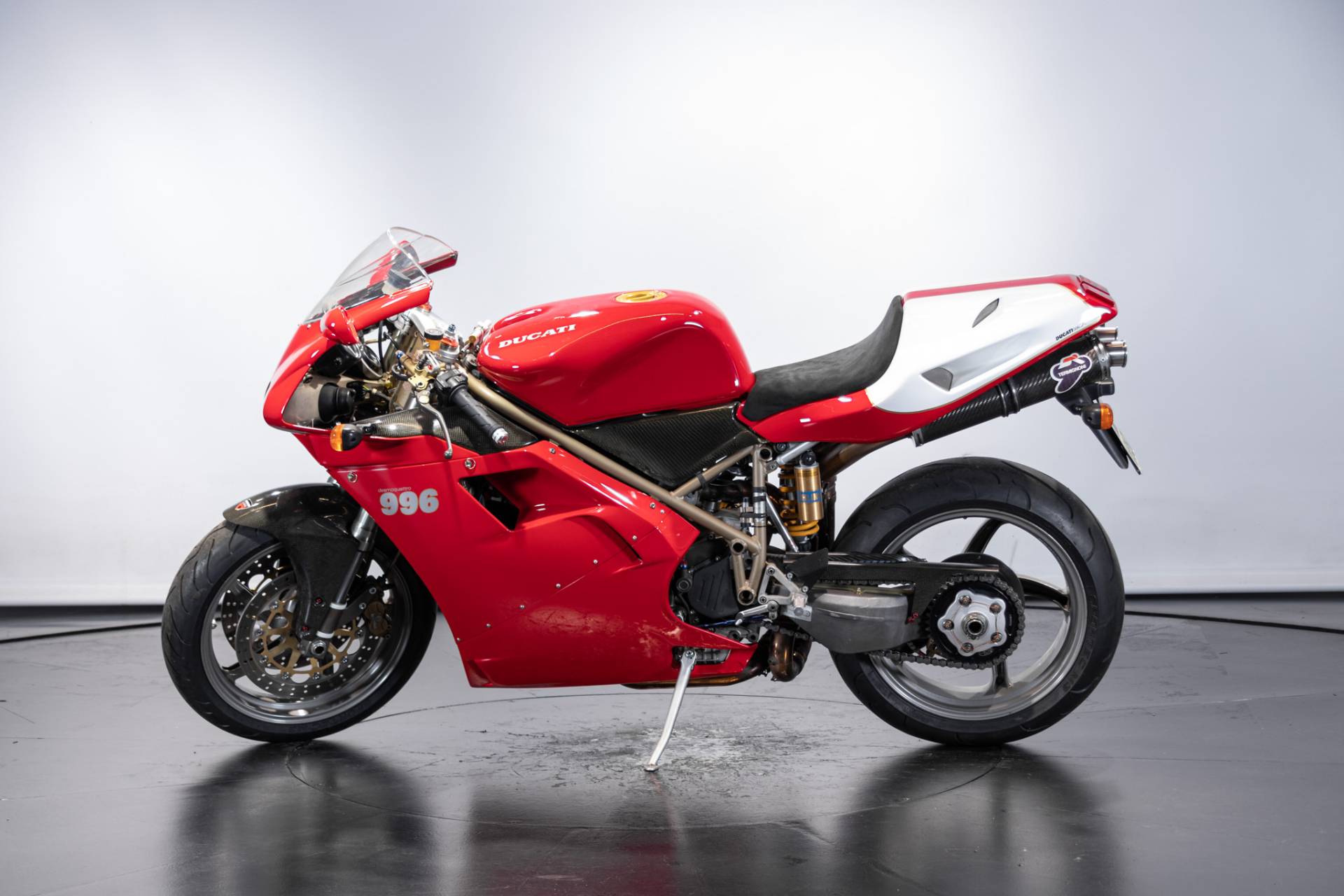 The Ducati 996 at MotorBikeSpecs.net, the Motorcycle Specification Database
