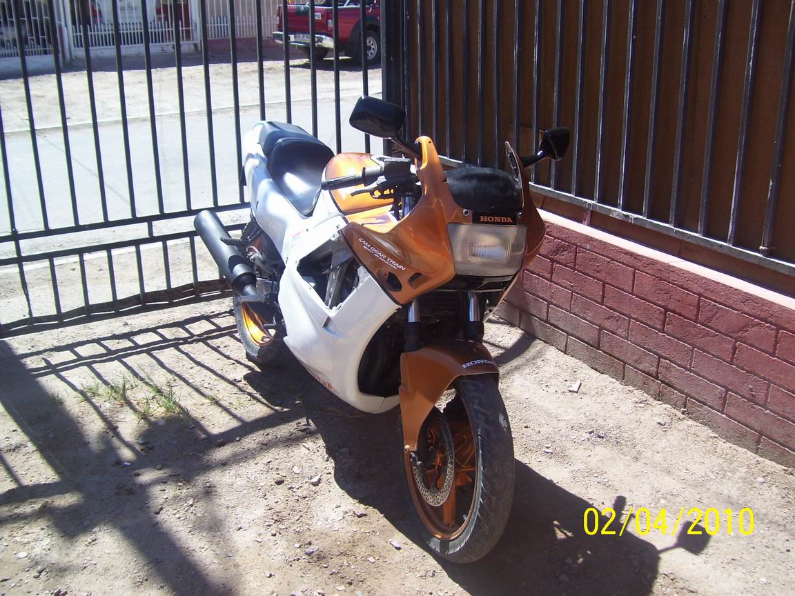 The Honda 400 at MotorBikeSpecs.net, the Motorcycle Specification Database