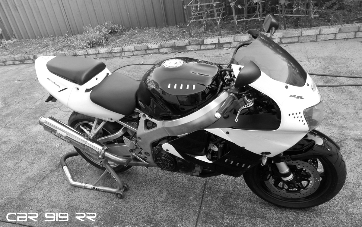 The Honda 919 at MotorBikeSpecs.net, the Motorcycle Specification Database