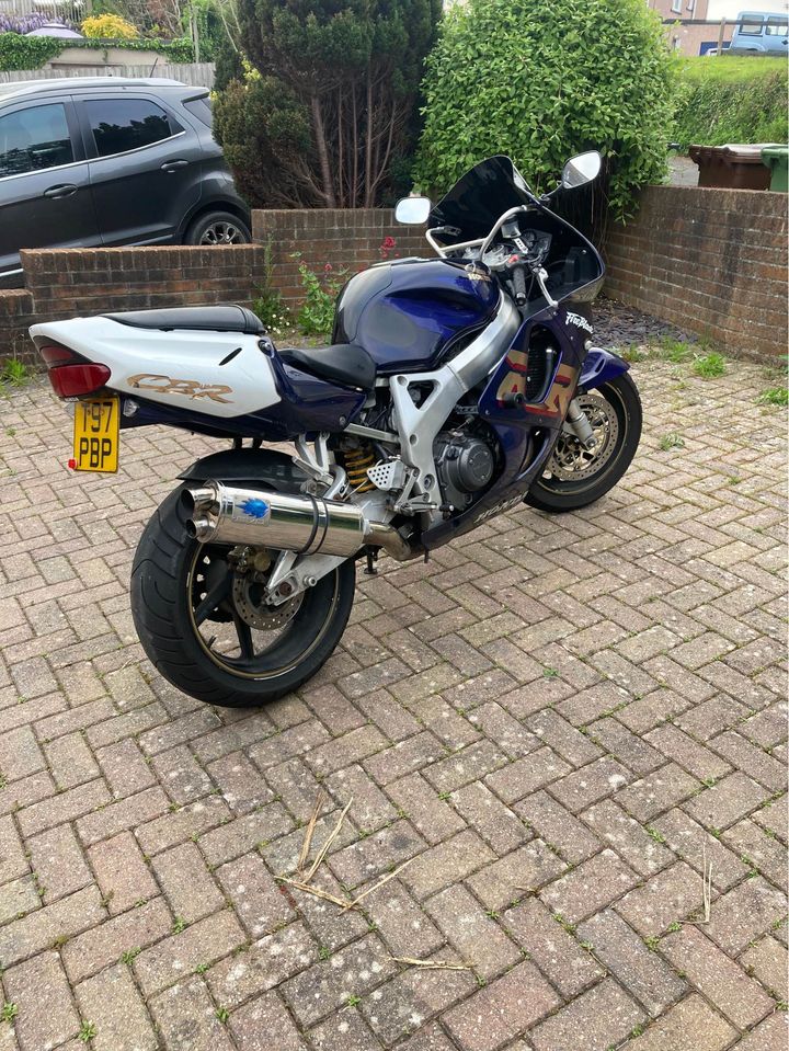 The Honda 919 at MotorBikeSpecs.net, the Motorcycle Specification Database