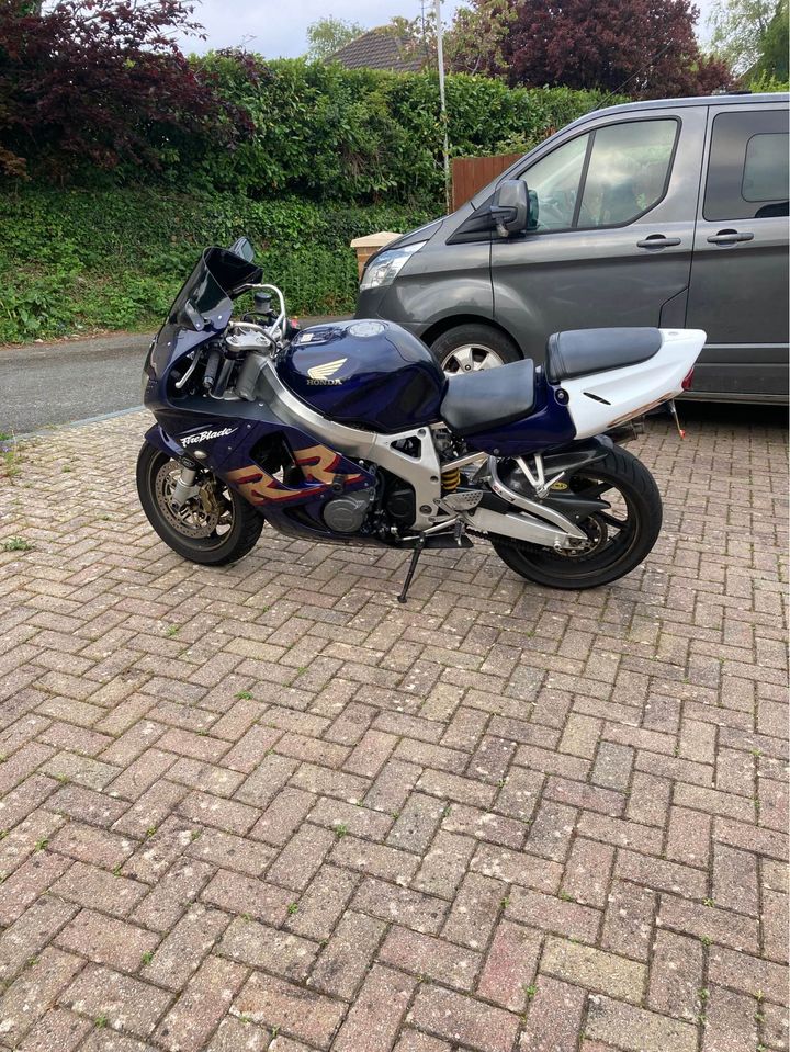 The Honda 919 at MotorBikeSpecs.net, the Motorcycle Specification Database