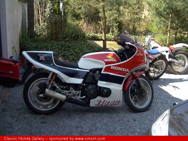 The Honda 1100 at MotorBikeSpecs.net, the Motorcycle Specification Database