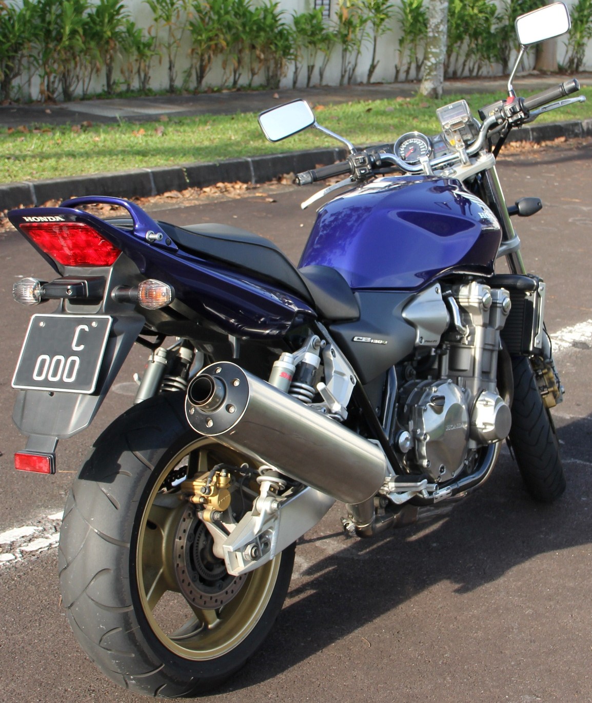 The Honda 1300 at MotorBikeSpecs.net, the Motorcycle Specification Database