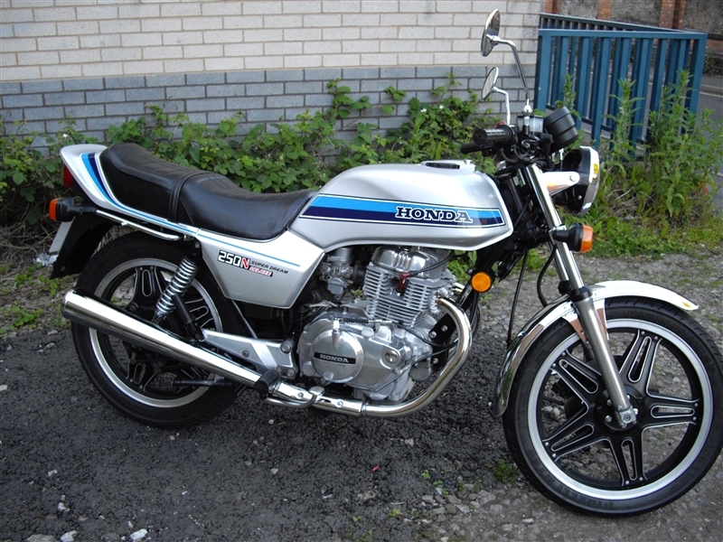 The Honda 250 at MotorBikeSpecs.net, the Motorcycle Specification Database