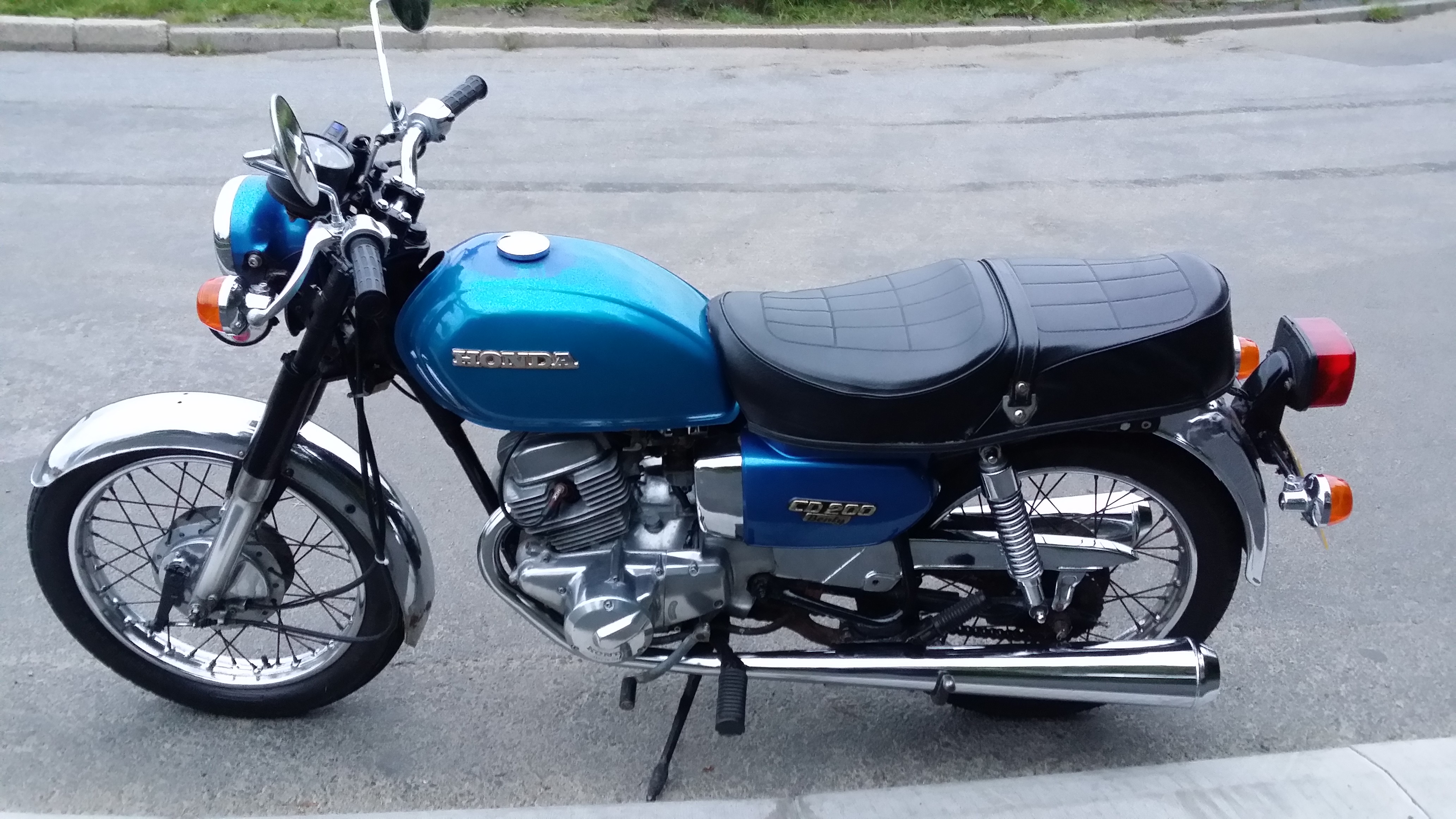 The Honda 200 at MotorBikeSpecs.net, the Motorcycle Specification Database