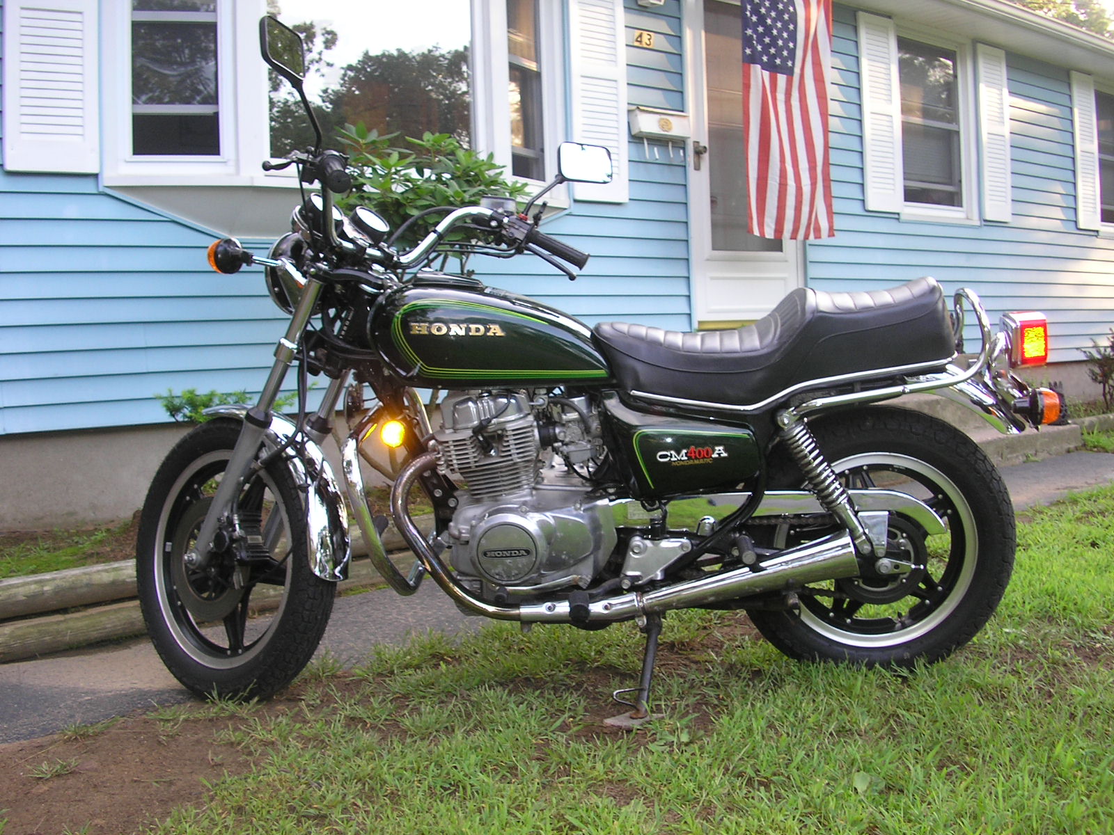 The Honda 400 at MotorBikeSpecs.net, the Motorcycle Specification Database