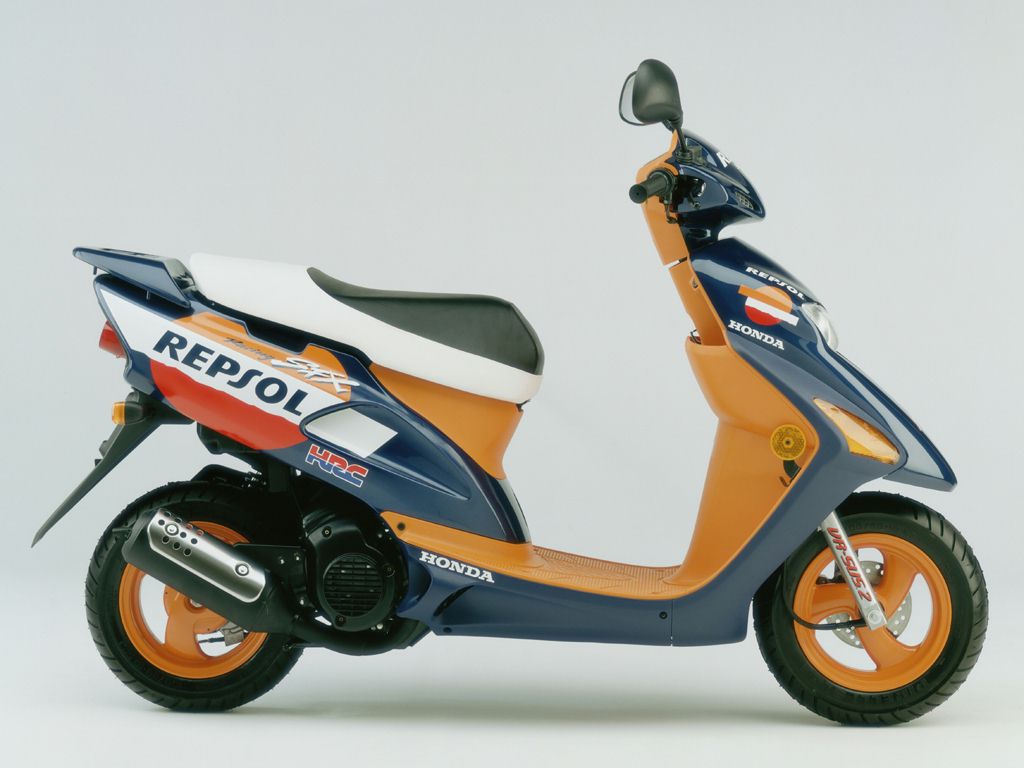 The Honda 50 at MotorBikeSpecs.net, the Motorcycle Specification Database