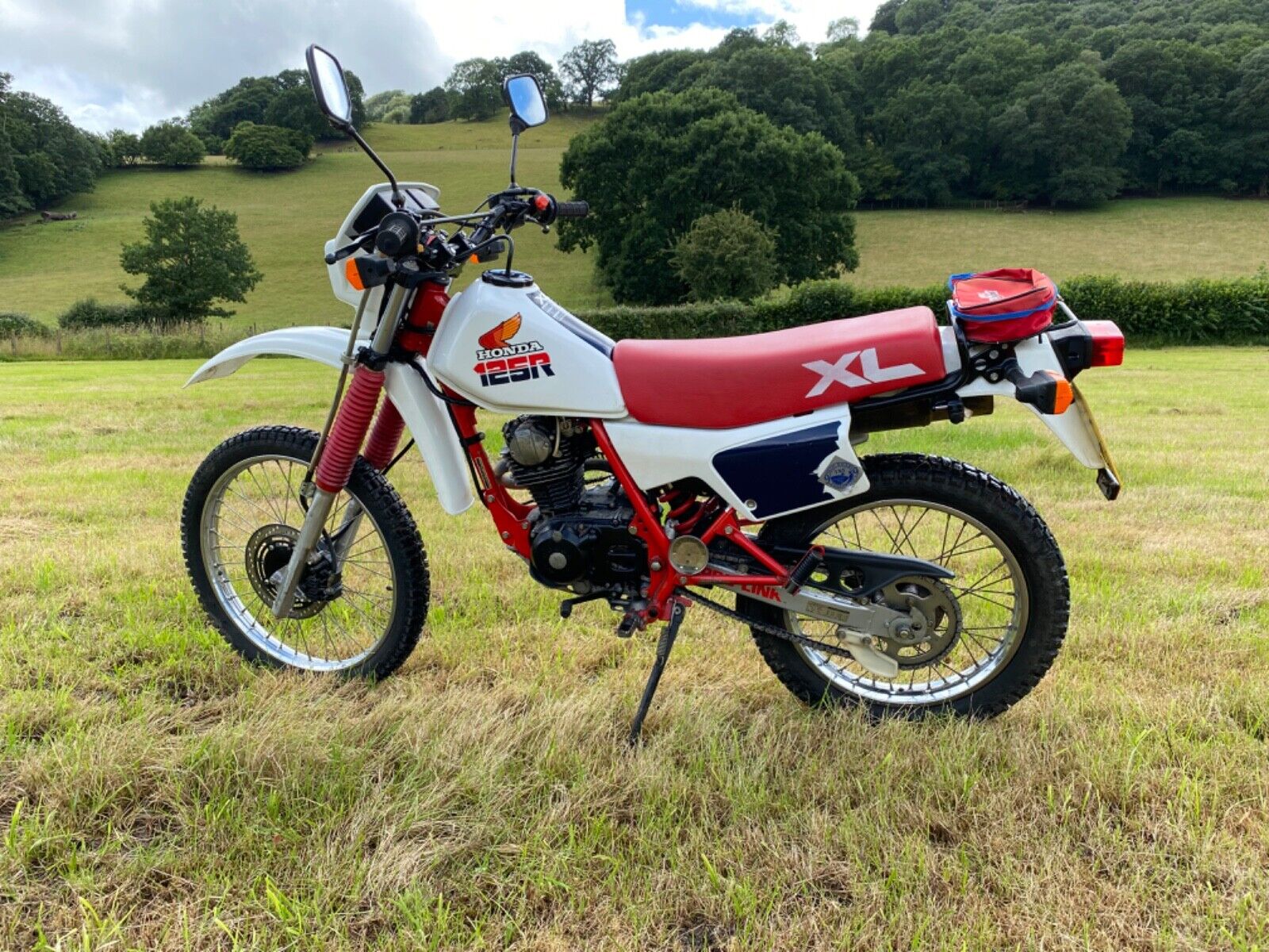 The Honda 125 at MotorBikeSpecs.net, the Motorcycle Specification Database