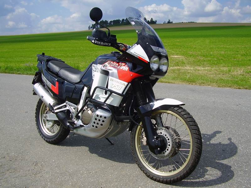 The Honda 750 at MotorBikeSpecs.net, the Motorcycle Specification Database