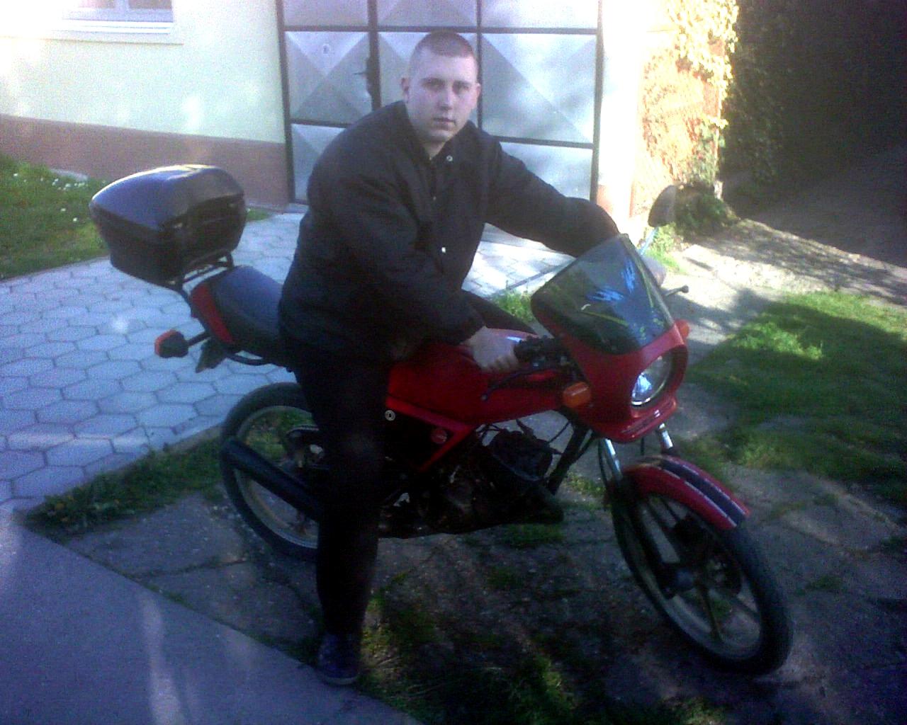 The Kawasaki 80 at MotorBikeSpecs.net, the Motorcycle Specification ...