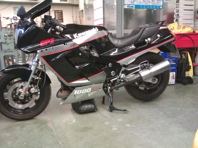 The Kawasaki 1000 at MotorBikeSpecs.net, the Motorcycle Specification ...