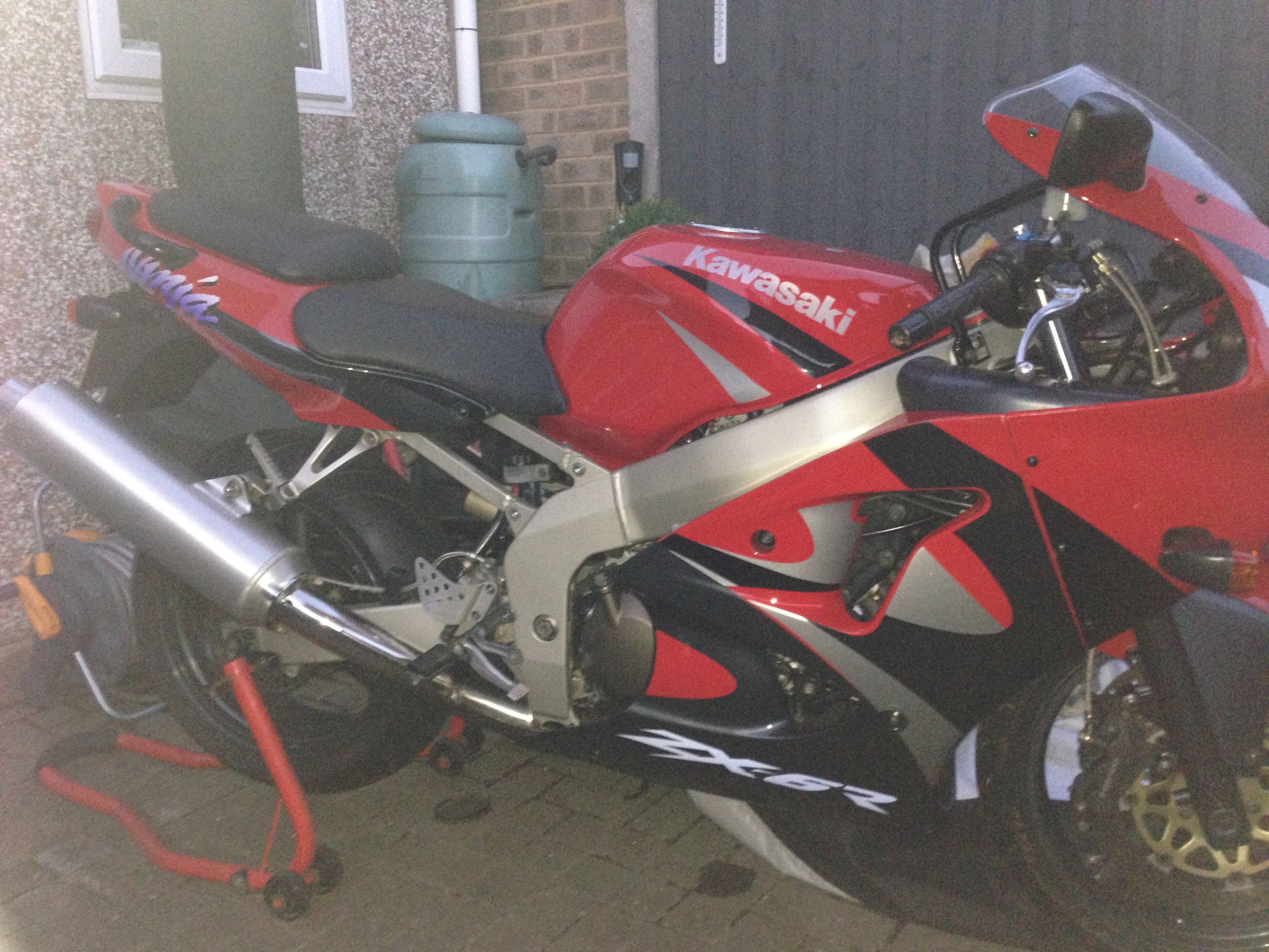 The Kawasaki 600 at MotorBikeSpecs.net, the Motorcycle Specification ...