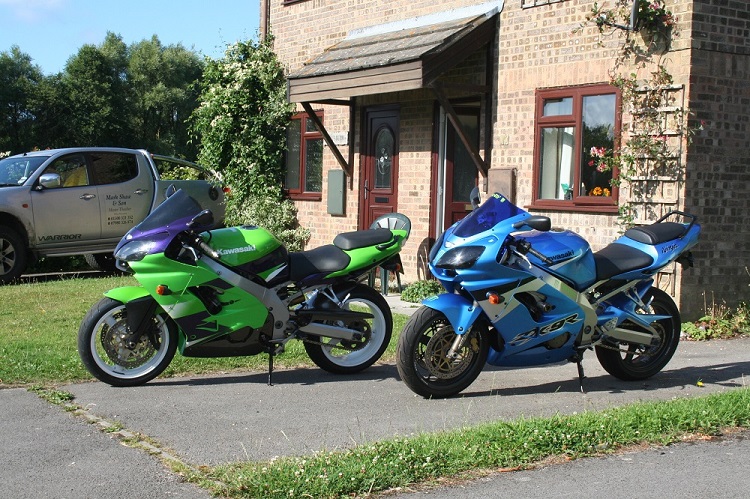 The Kawasaki 900 at MotorBikeSpecs.net, the Motorcycle Specification ...