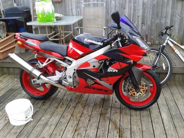 The Kawasaki 900 at MotorBikeSpecs.net, the Motorcycle Specification ...