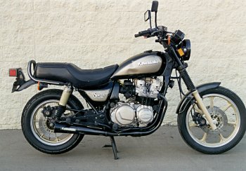 The Kawasaki 750 at MotorBikeSpecs.net, the Motorcycle Specification ...
