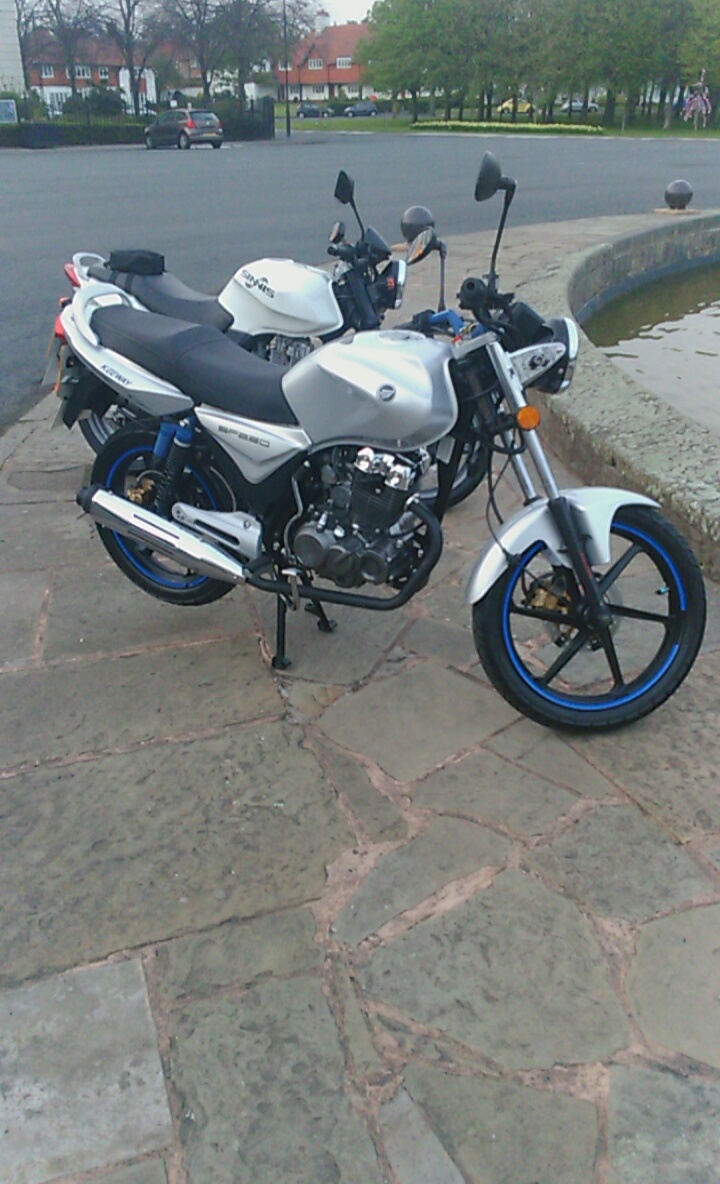 The Keeway 125 at MotorBikeSpecs.net, the Motorcycle Specification Database