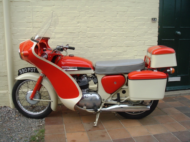 The Norton 250 at MotorBikeSpecs.net, the Motorcycle Specification Database