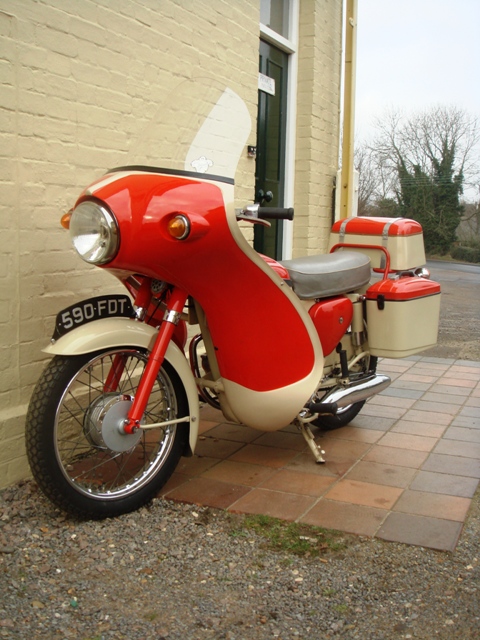 The Norton 250 at MotorBikeSpecs.net, the Motorcycle Specification Database