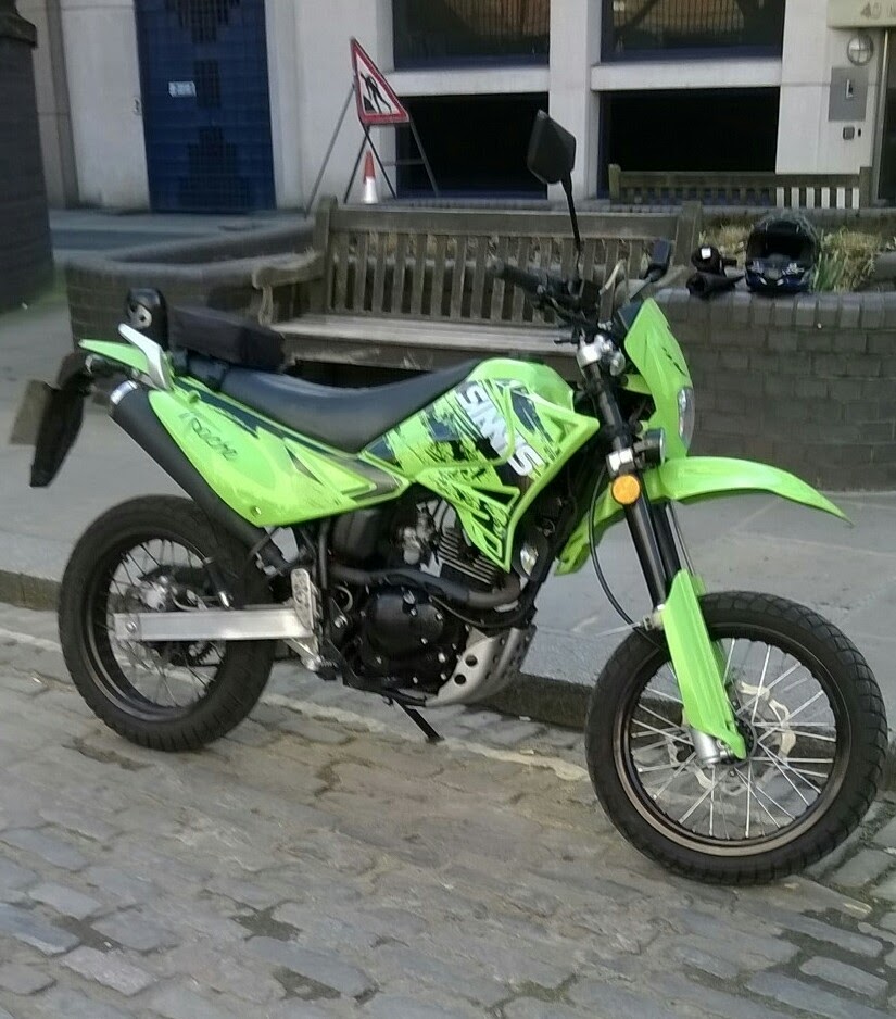 The Sinnis 125 at MotorBikeSpecs.net, the Motorcycle Specification Database