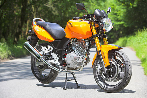 The Sinnis 125 at MotorBikeSpecs.net, the Motorcycle Specification Database