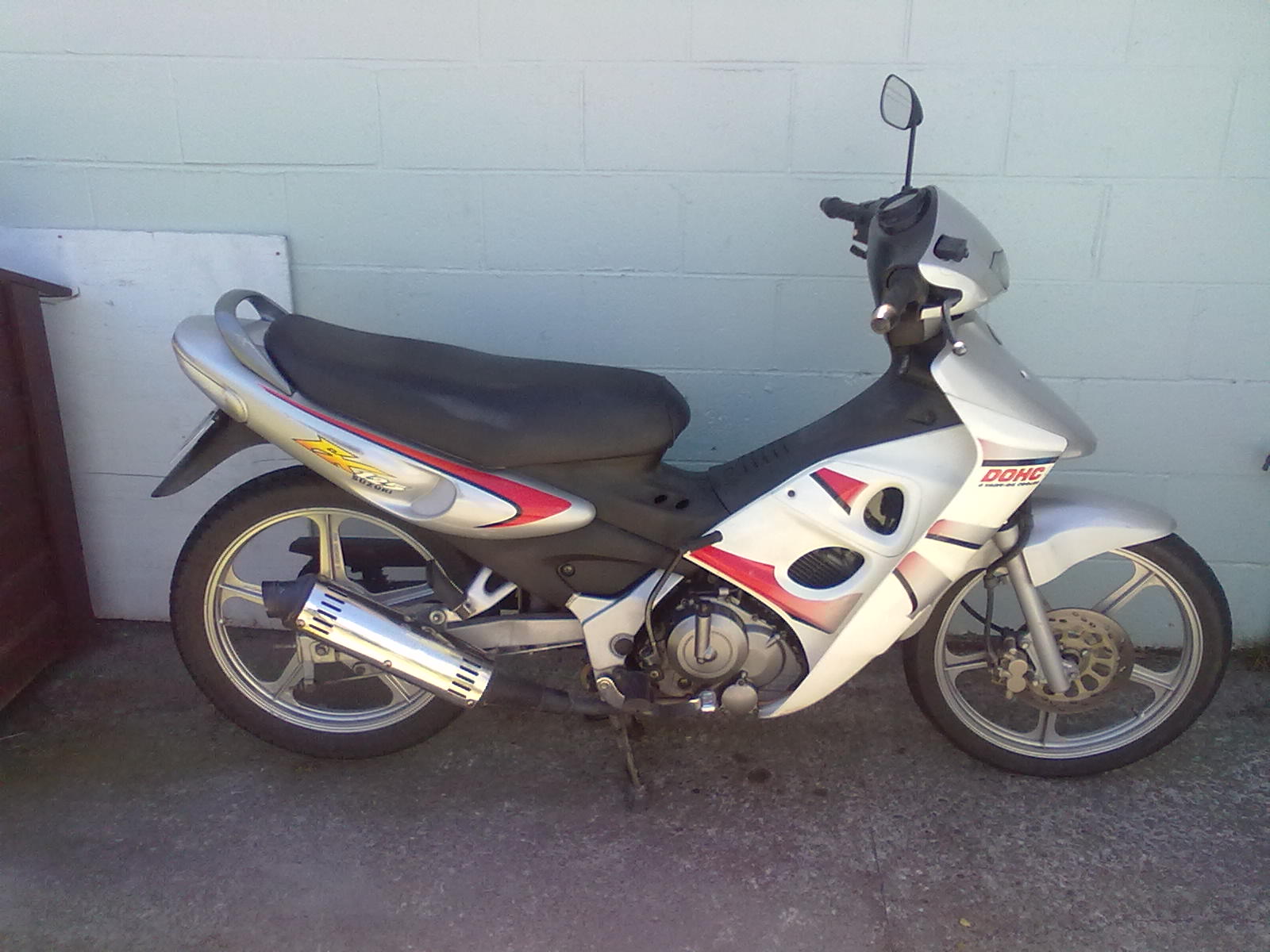 The Suzuki 125 at MotorBikeSpecs.net, the Motorcycle Specification Database