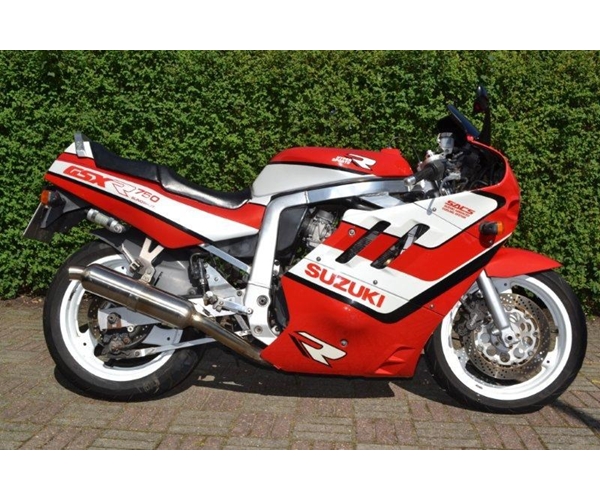 The Suzuki 750 at MotorBikeSpecs.net, the Motorcycle Specification Database