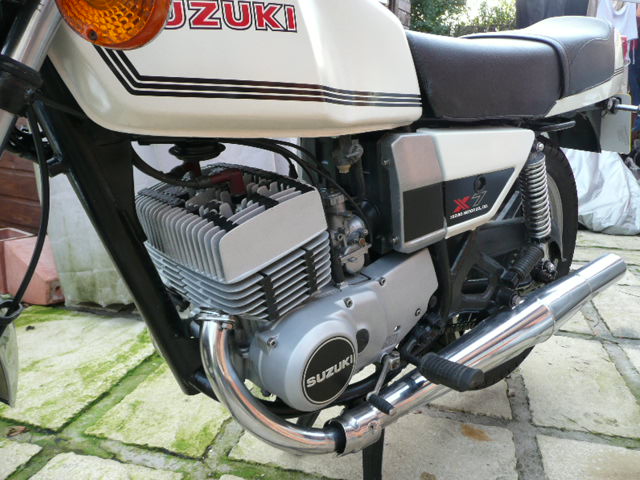 The Suzuki 250 at MotorBikeSpecs.net, the Motorcycle Specification Database