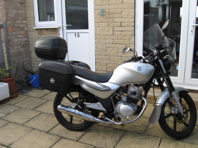 The Sym 125 at MotorBikeSpecs.net, the Motorcycle Specification Database