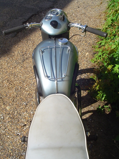 The Triumph (Meriden) 350 at MotorBikeSpecs.net, the Motorcycle ...