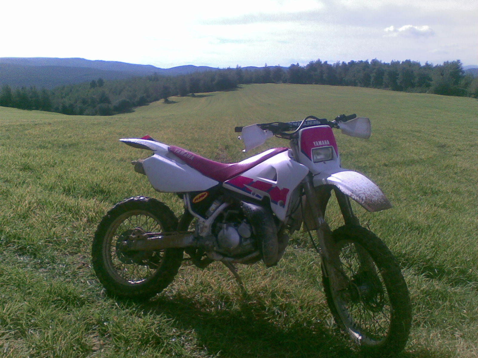 The Yamaha 200 at MotorBikeSpecs.net, the Motorcycle Specification Database