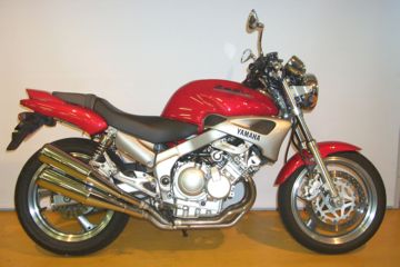 The Yamaha 250 at MotorBikeSpecs.net, the Motorcycle Specification Database