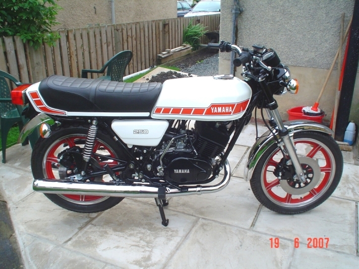 The Yamaha 250 at MotorBikeSpecs.net, the Motorcycle Specification Database