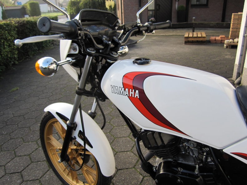 The Yamaha 80 at MotorBikeSpecs.net, the Motorcycle Specification Database