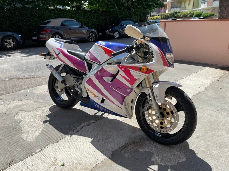 The Yamaha 125 at MotorBikeSpecs.net, the Motorcycle Specification Database